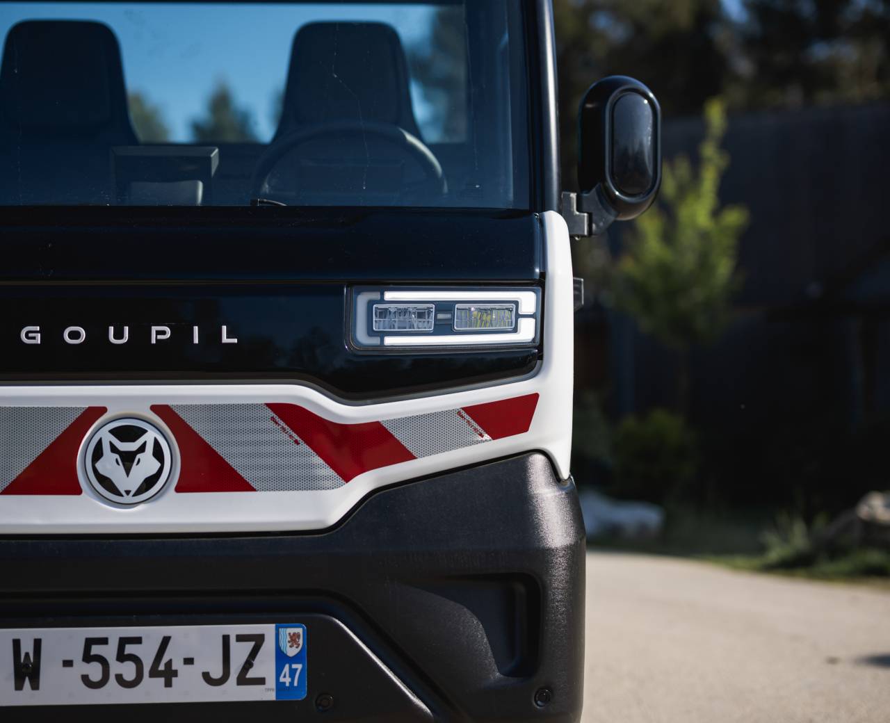 Adaptive and versatile electric utility vehicles - Goupil
