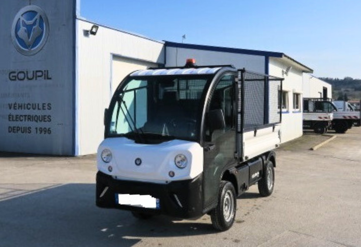 Adaptive and versatile electric utility vehicles - Goupil